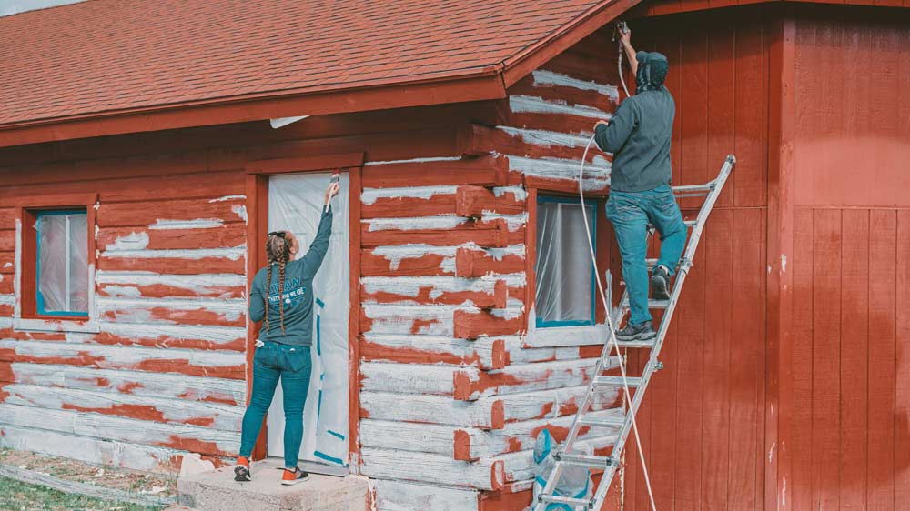 Applying The Correct Finish To Your Log Cabin | Logspan